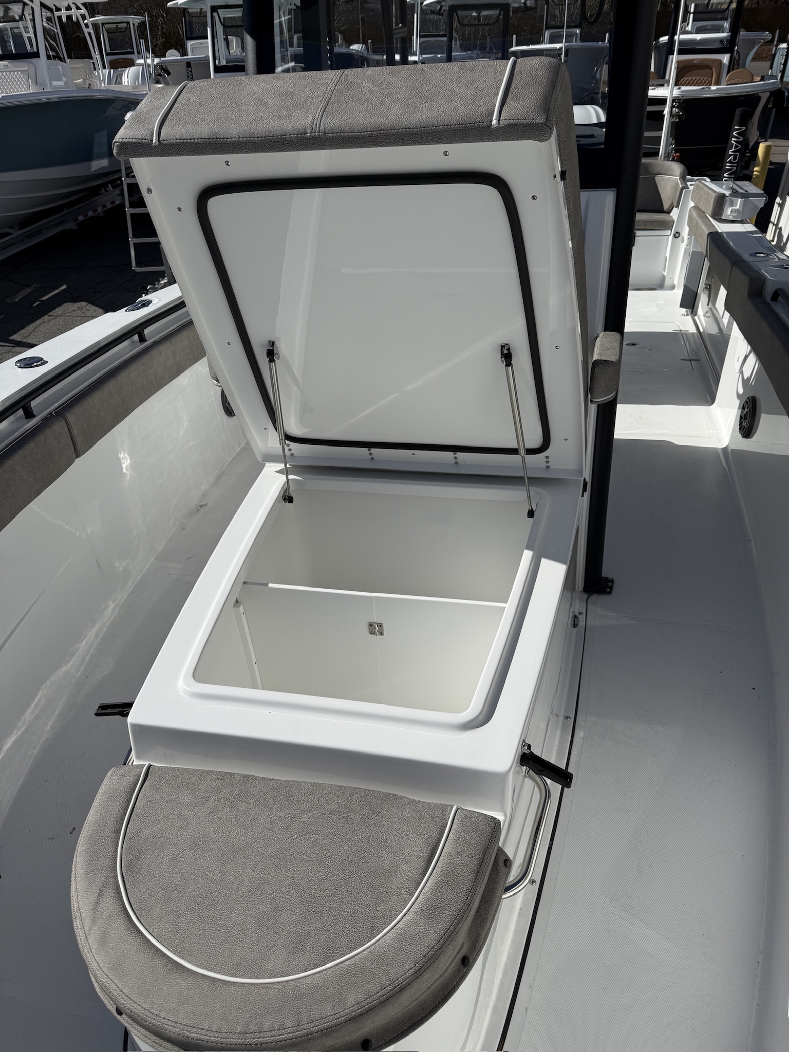 2026 Sea Hunt Ultra 305 Coffin Box - Marine 360