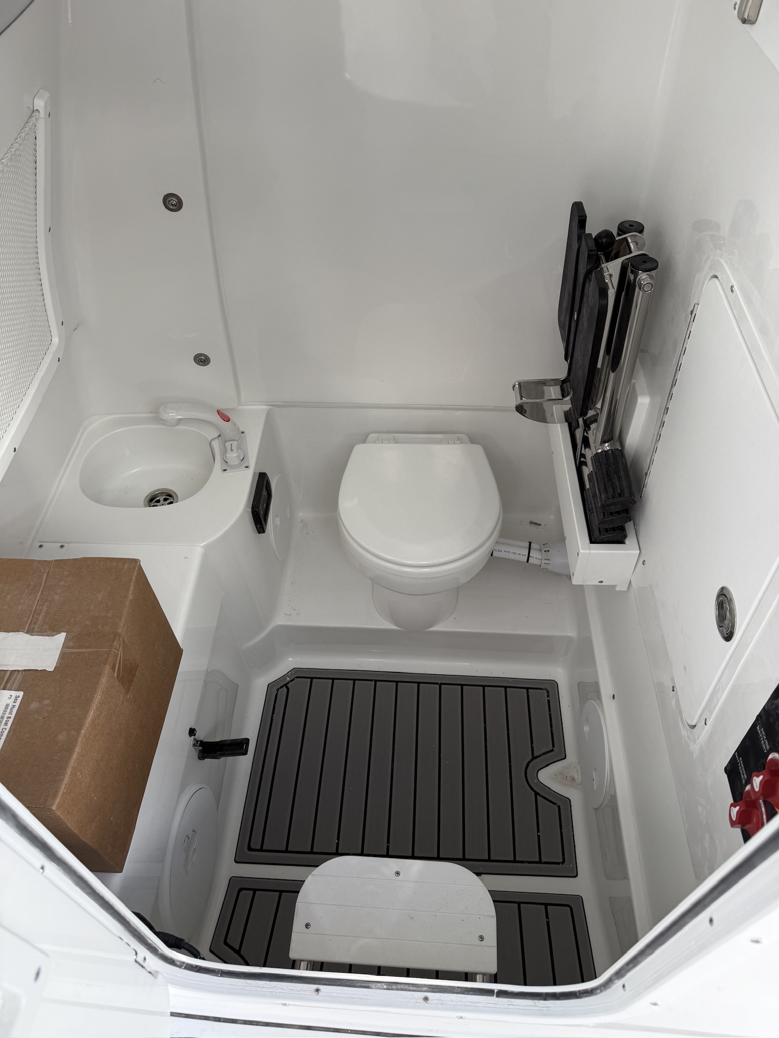 2026 Sea Hunt Ultra 305 Coffin Box - Marine 360