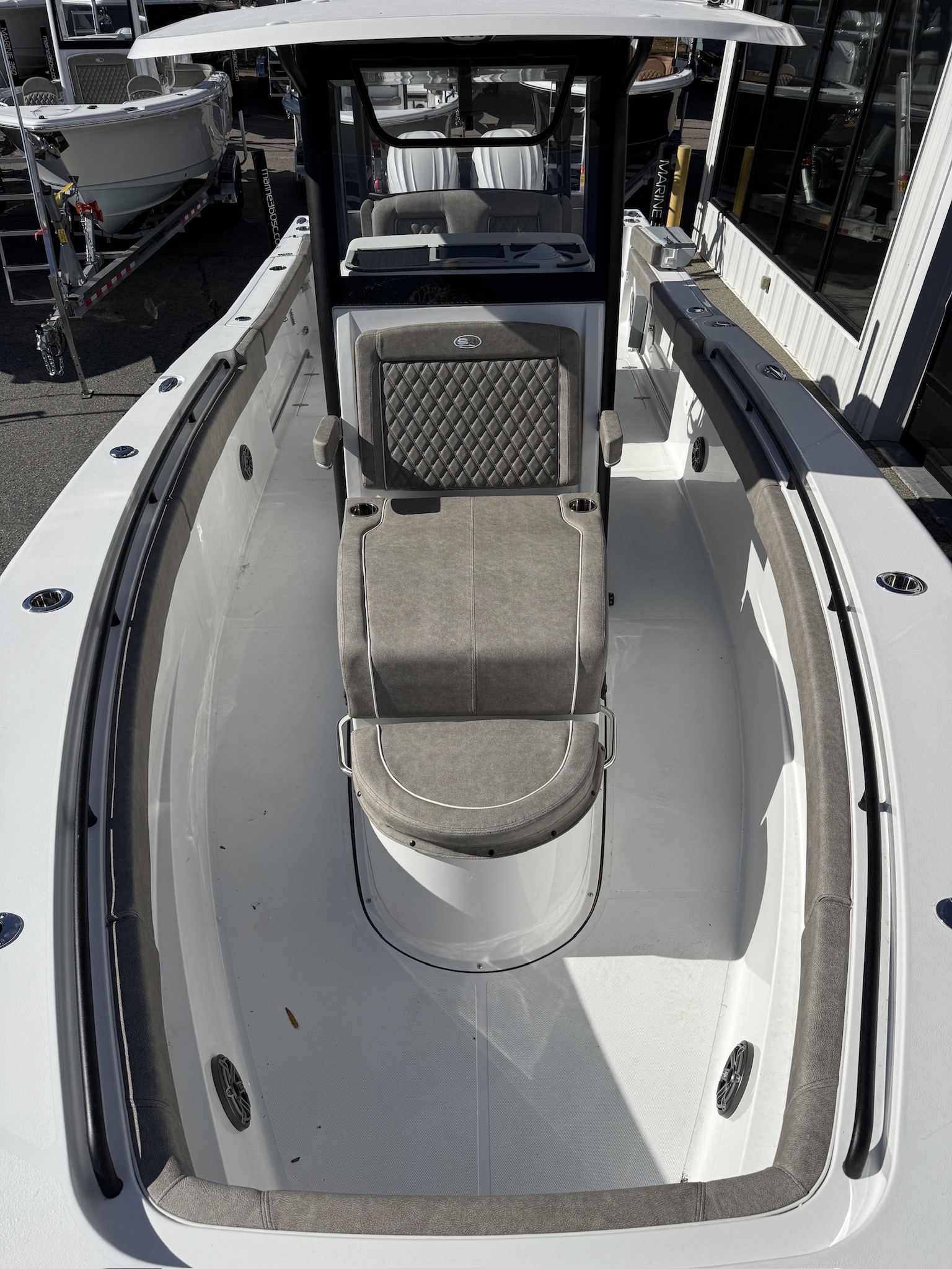 2026 Sea Hunt Ultra 305 Coffin Box - Marine 360